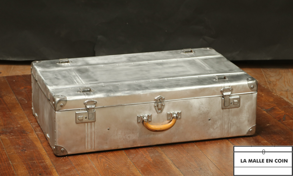 Cette Valise est en aluminium