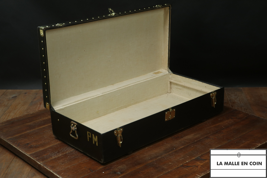 Malle auto de la marque Louis Vuitton - toile noire