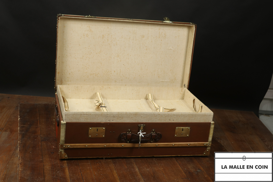Pair of 2 trunks from the Magasins du Louvre, Paris