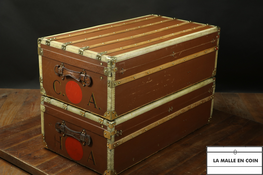 Pair of 2 trunks from the Magasins du Louvre, Paris