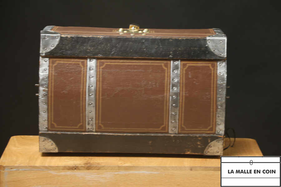 Doll's trunk with padlock and key