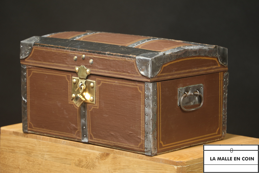 Doll's trunk with padlock and key