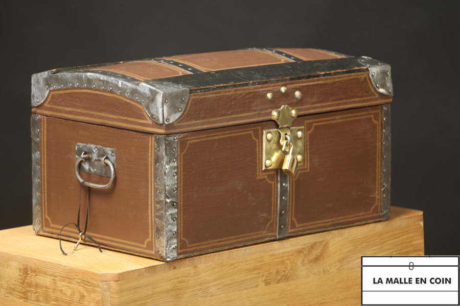 Doll's trunk with padlock and key